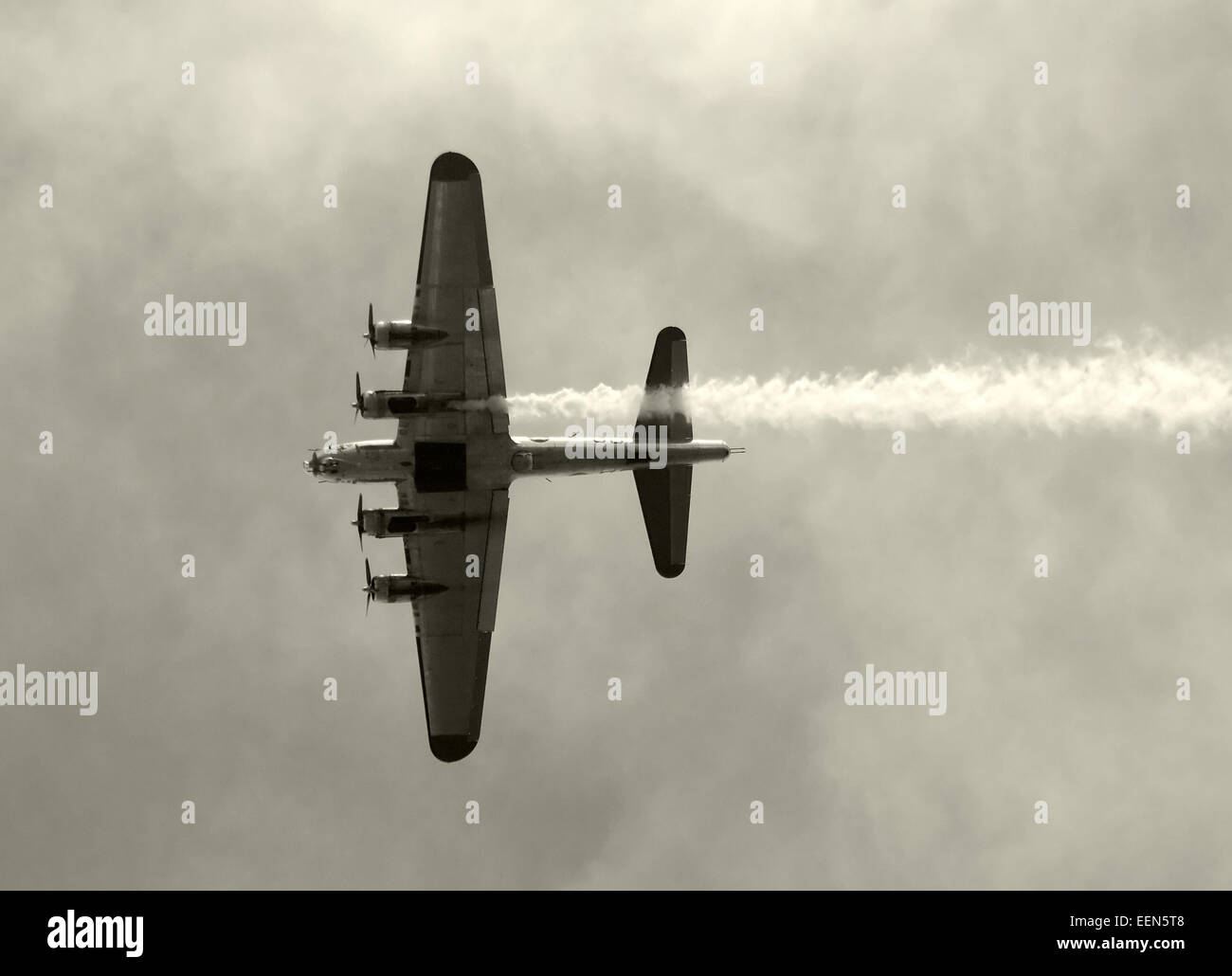 B 17 flying fortress hi-res stock photography and images - Alamy