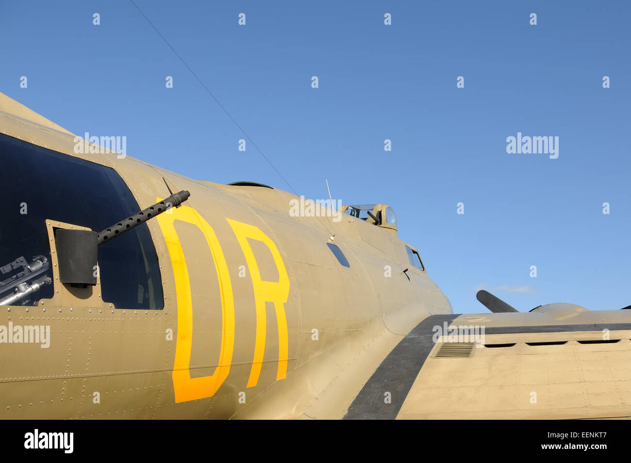 World war two vintage heavy bomber hi-res stock photography and images ...
