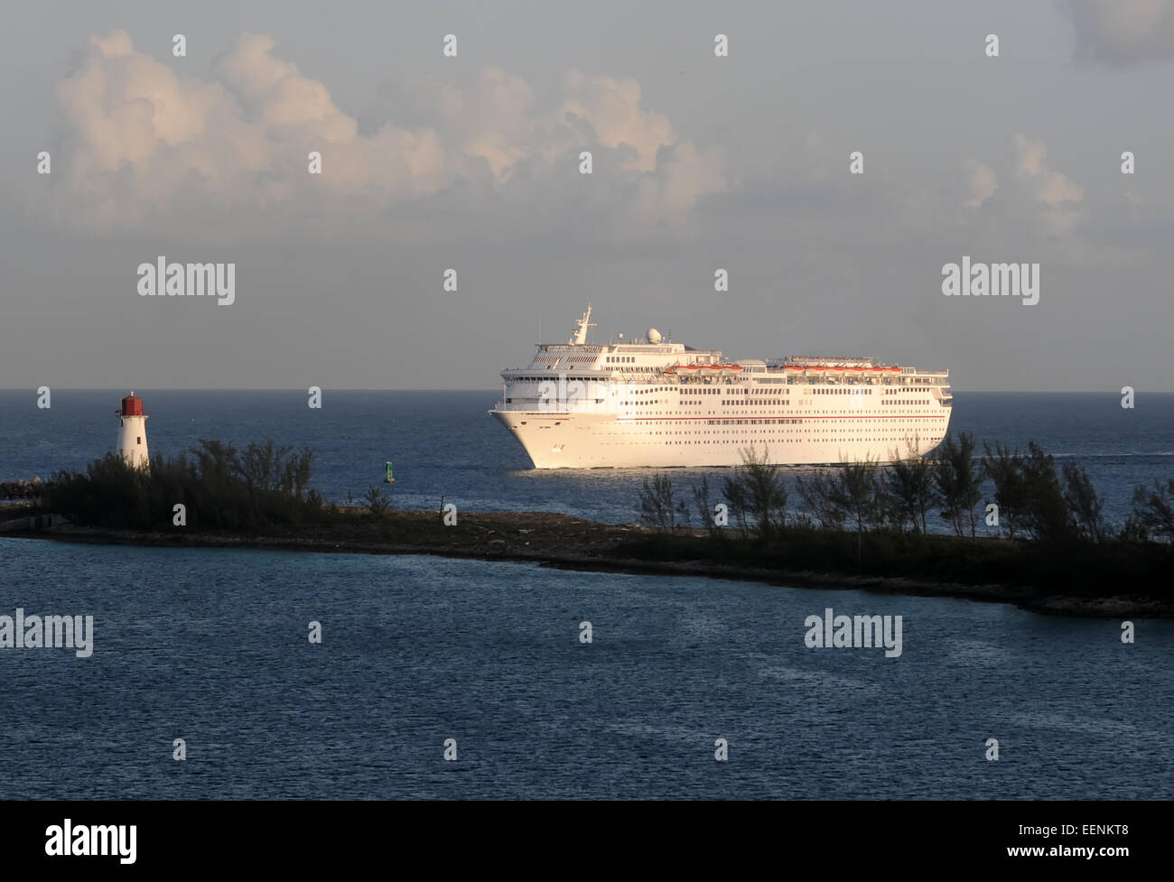 Modern ocean liner entering the port of Nassau, The Bahamas Stock Photo ...