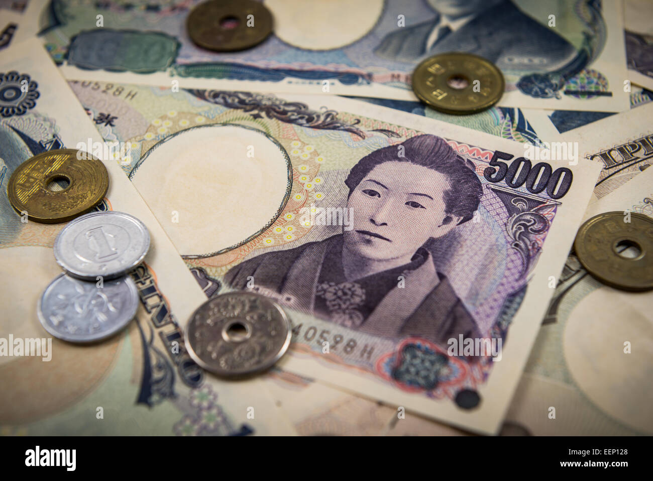 Closeup of a pile of Japanese yen Stock Photo - Alamy