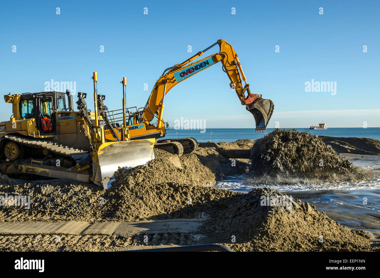 Poole Beach Replenishment 2014. Sand pumping operation along Poole's ...