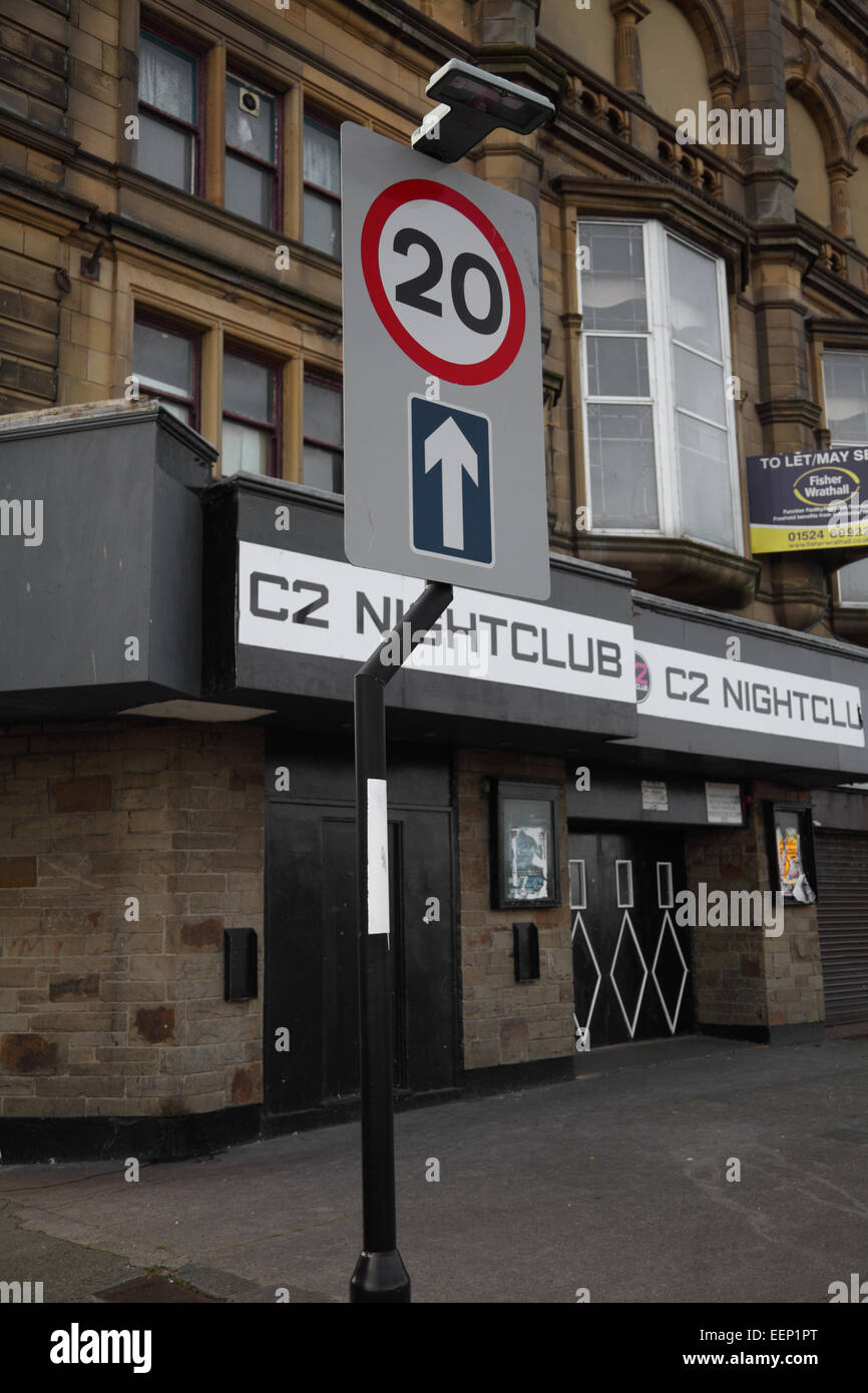 20mph sign car hi-res stock photography and images - Alamy