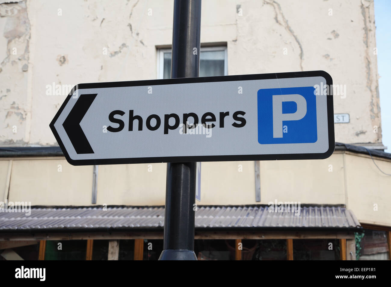 Shoppers parking sign hi-res stock photography and images - Alamy