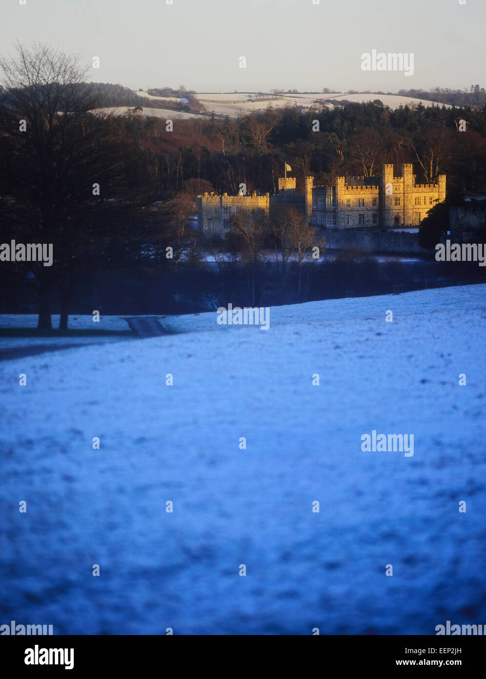 Winter landscape of Leeds Castle in the snow, Kent, England, UK Stock ...