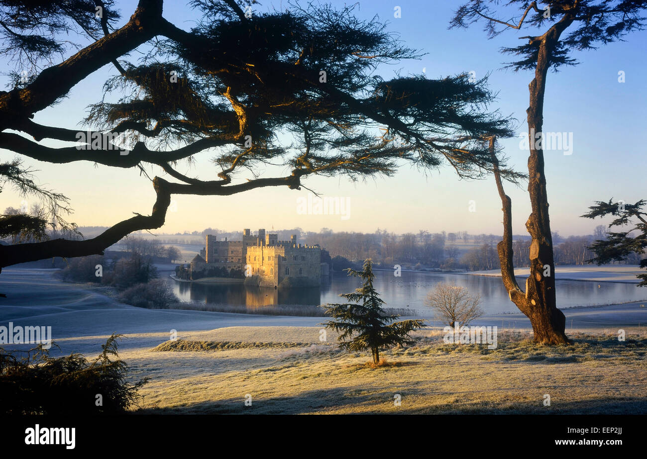 Leeds castle dawn hi-res stock photography and images - Alamy