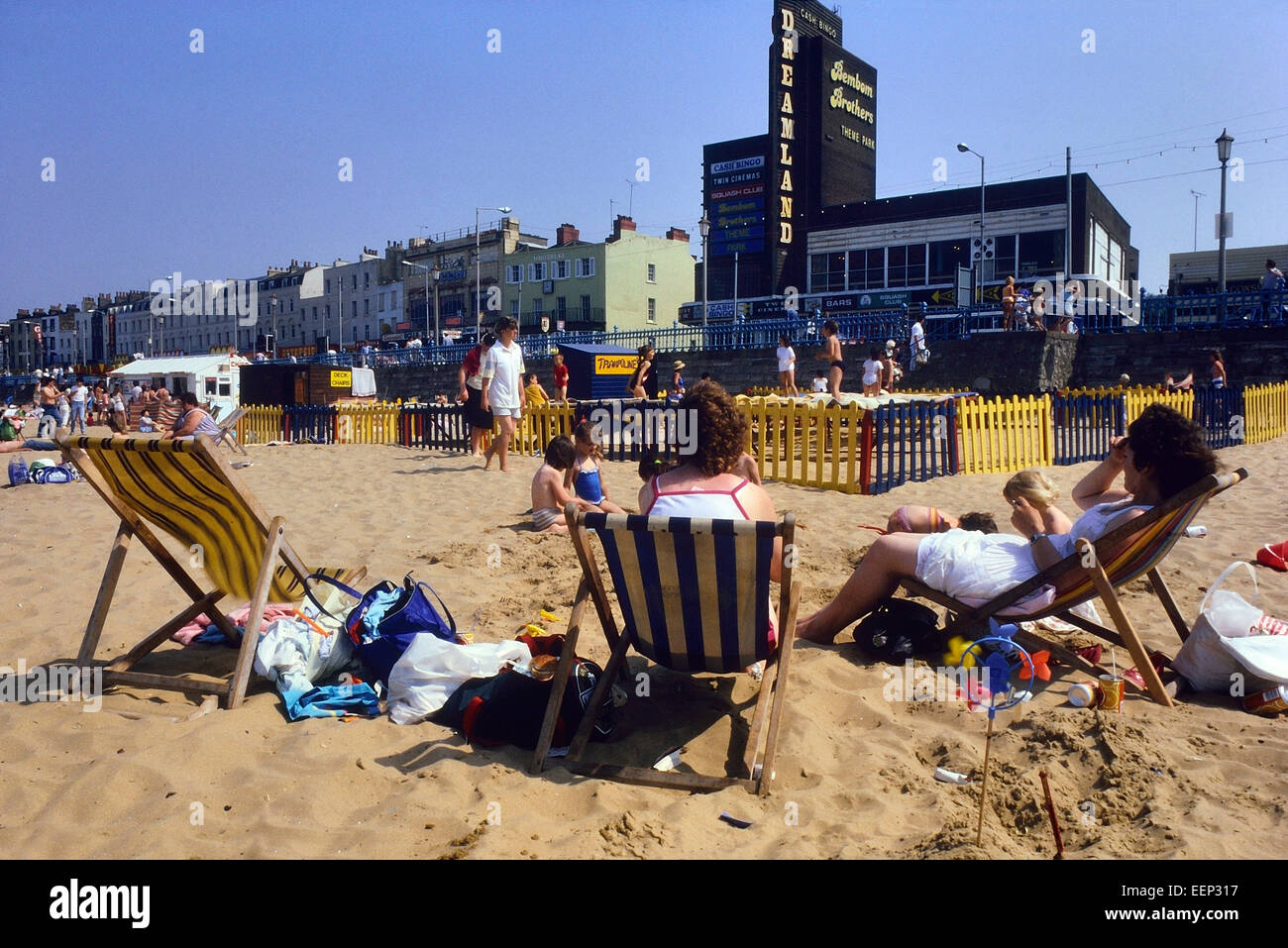 Beach vacation 1980s hi-res stock photography and images - Alamy