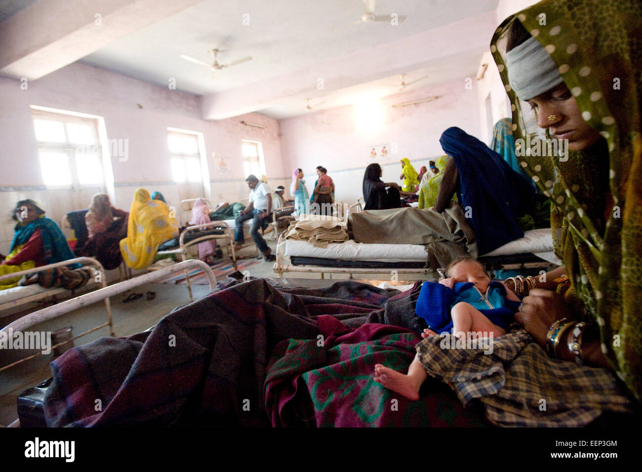 India maternity ward hi-res stock photography and images - Alamy