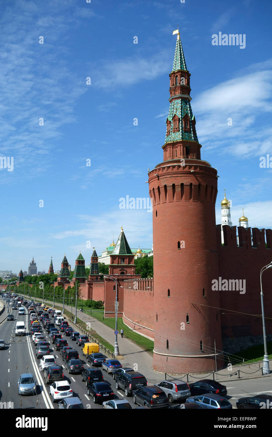 Kremlin wall and Kremlin towers, Moscow, Russia Stock Photo - Alamy