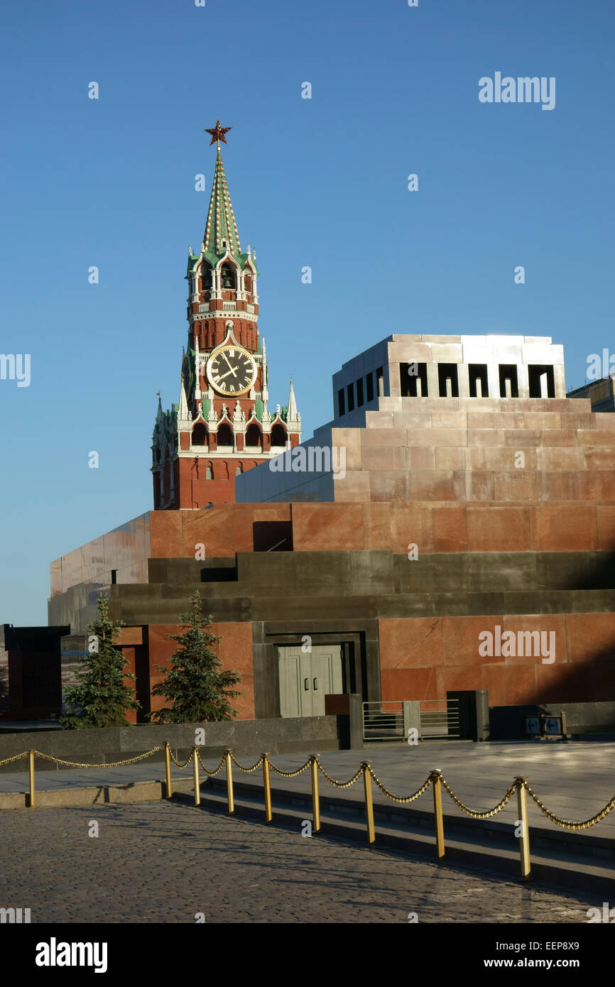 Lenin's mausoleum and Spasskaya Tower of the Kremlin, Red Square ...