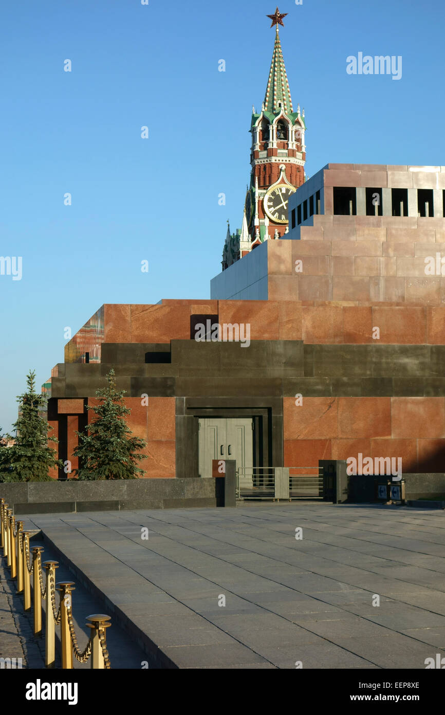Lenin's mausoleum and Spasskaya Tower of the Kremlin, Red Square ...