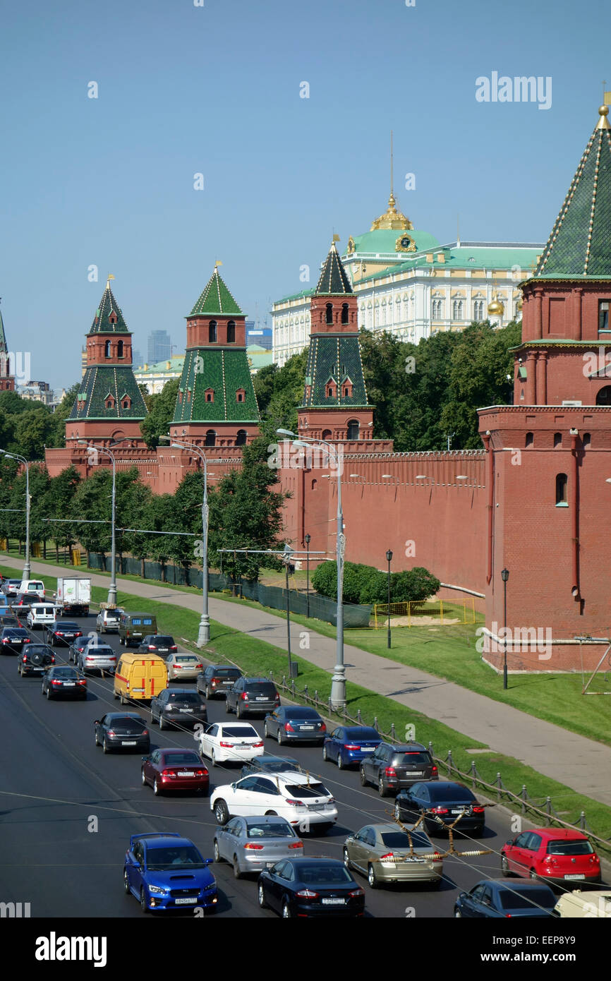 View of the Kremlin wall, towers and the Great Kremlin Palace, Moscow ...