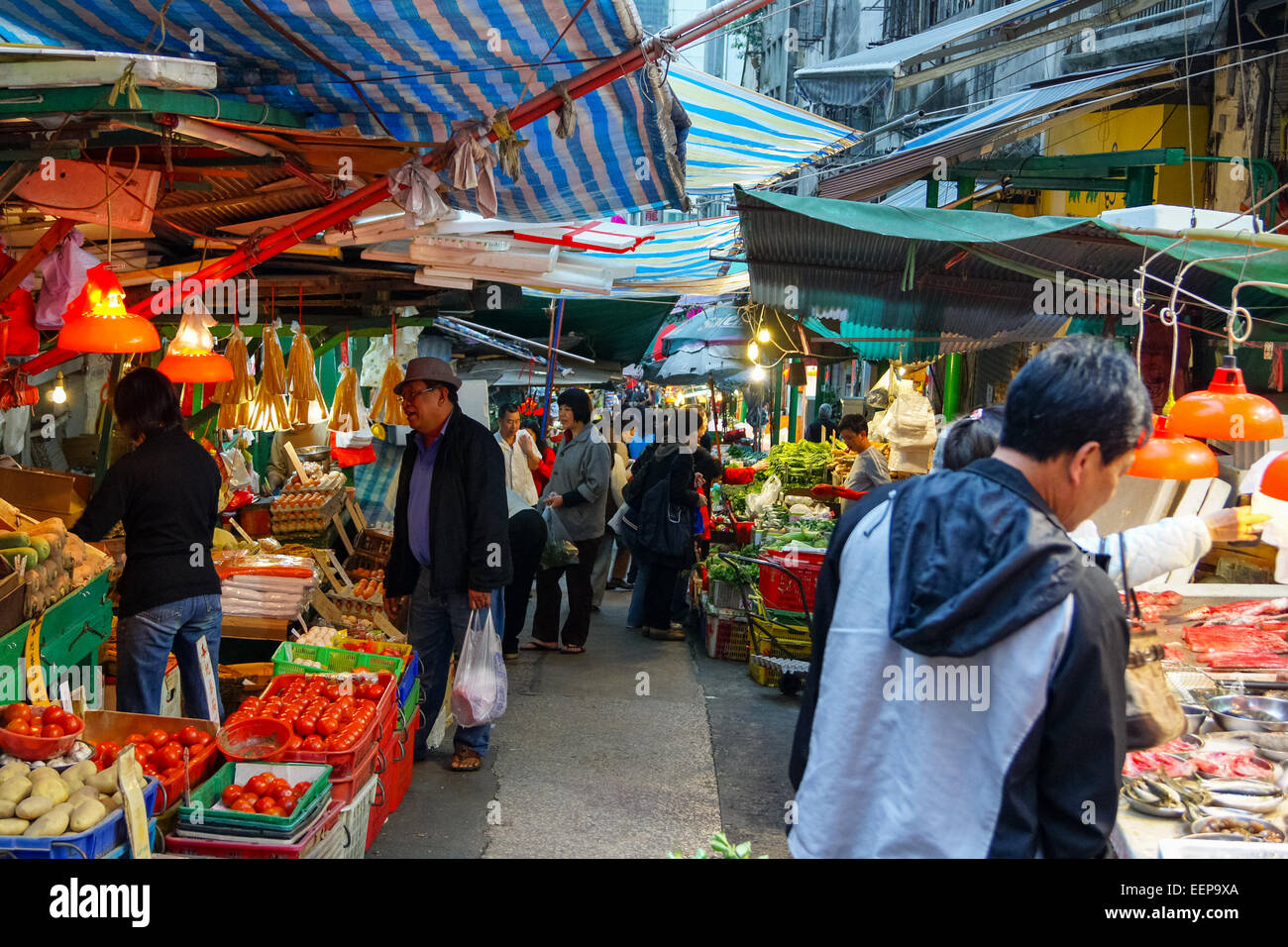 People browsing and shopping at food market stalls in Gage Street, Hong ...