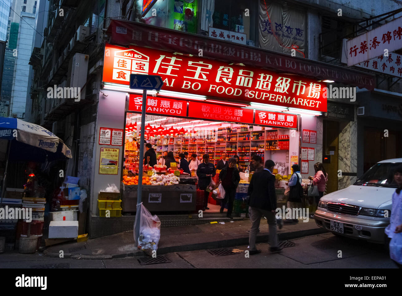 Hong kong street scene hi-res stock photography and images - Alamy