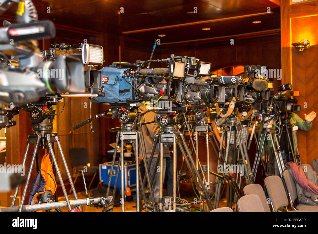 Many with cameras hi-res stock photography and images - Alamy