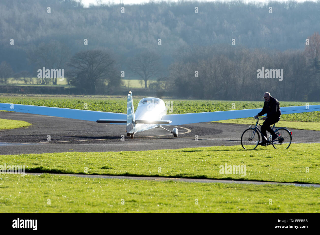 Scheibe SF-25 Motorfalke (G-KIAU) taxiing at Wellesbourne Airfield ...