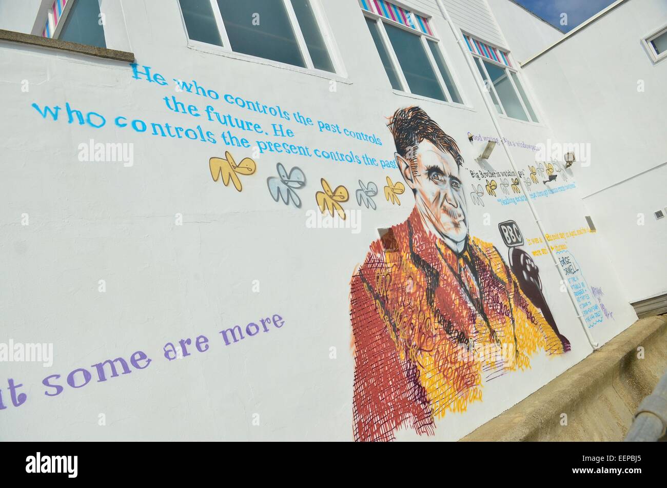 Painting of George Orwell on Southwold Pier, Southwold, Suffolk, England, UK Stock Photo - Alamy