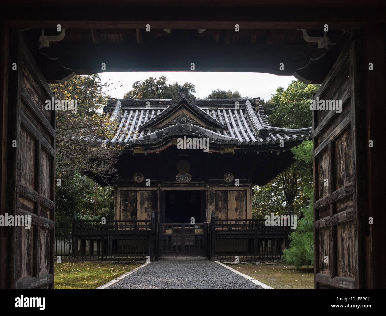 Japanese temple doors hi-res stock photography and images - Alamy