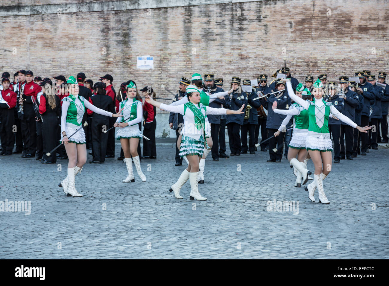 Majorettes and sbandieratori in Piazza del Popolo, Rome, Italy Stock ...