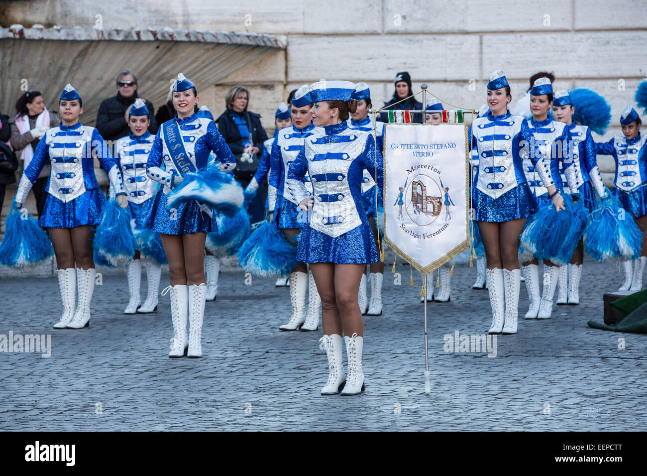 College majorettes hi-res stock photography and images - Alamy
