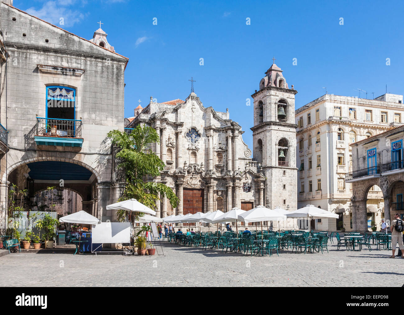Havana Cathedral with restaurant tables and umbrellas in Cathedral ...