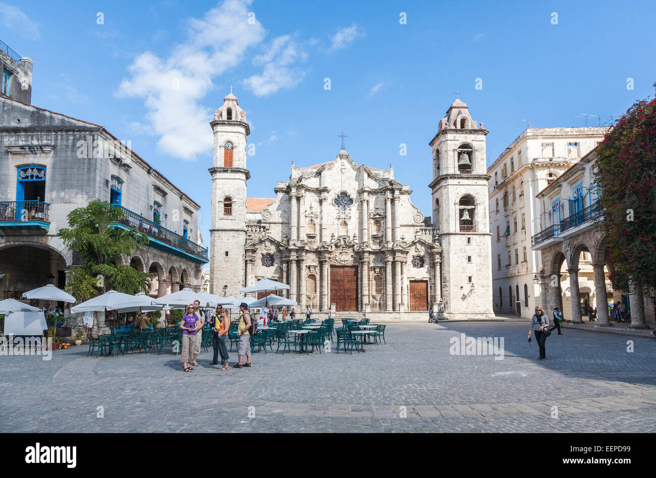 Havana Cathedral with restaurant tables and umbrellas in Cathedral ...