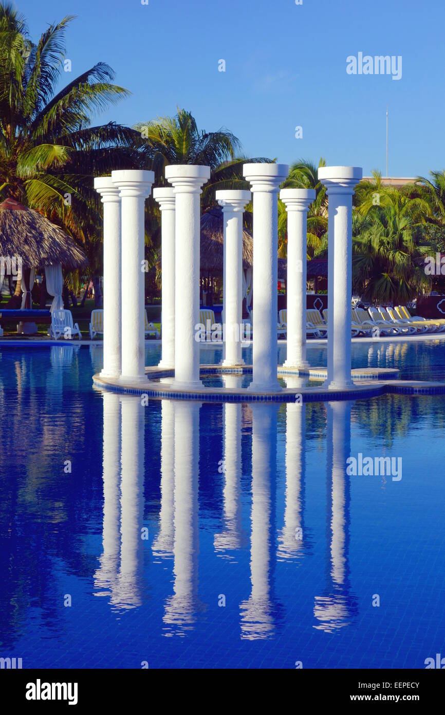 Neoclassical pillars hi-res stock photography and images - Alamy