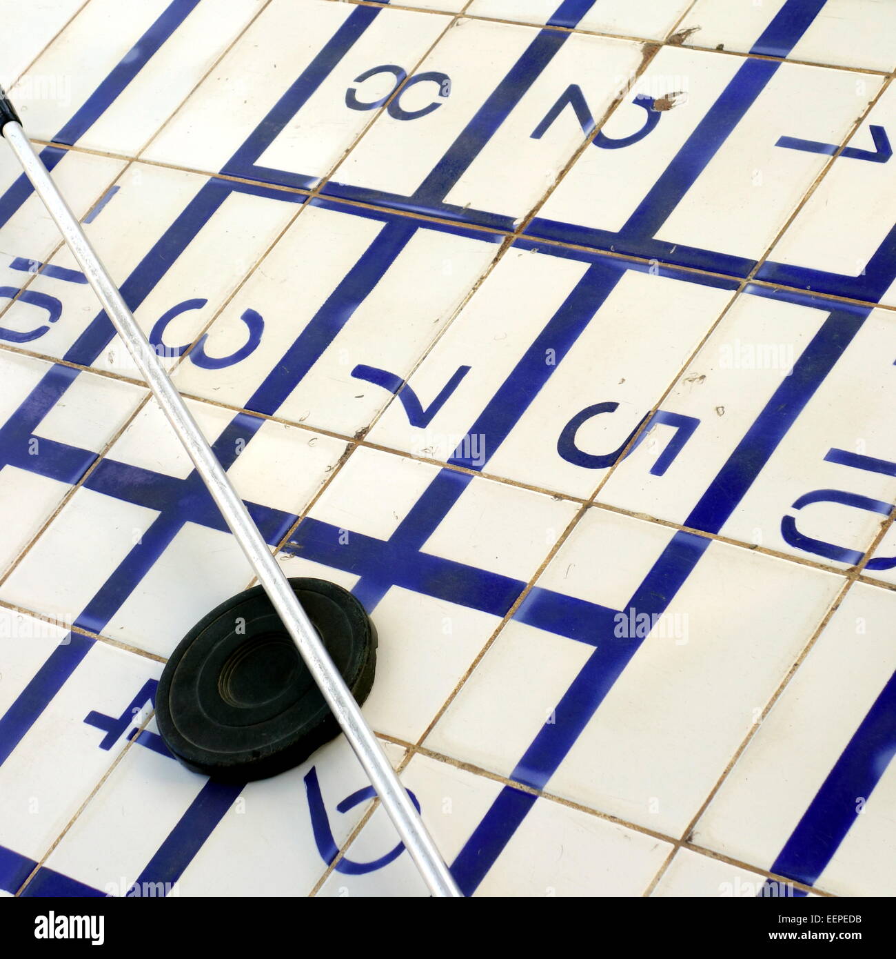 Shuffleboard hi-res stock photography and images - Alamy