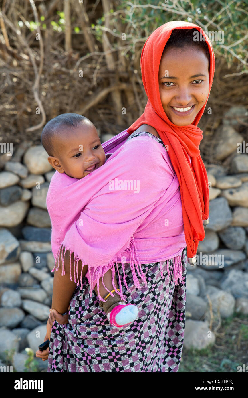 Ethiopian carrying baby on back hi-res stock photography and images - Alamy