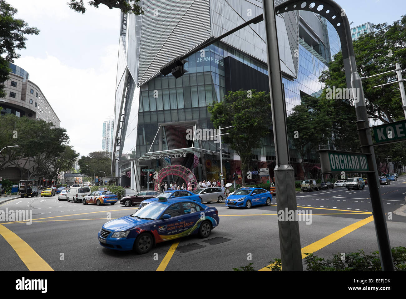 Orchard Road in Singapore's famous Orchard Road shopping district Stock ...