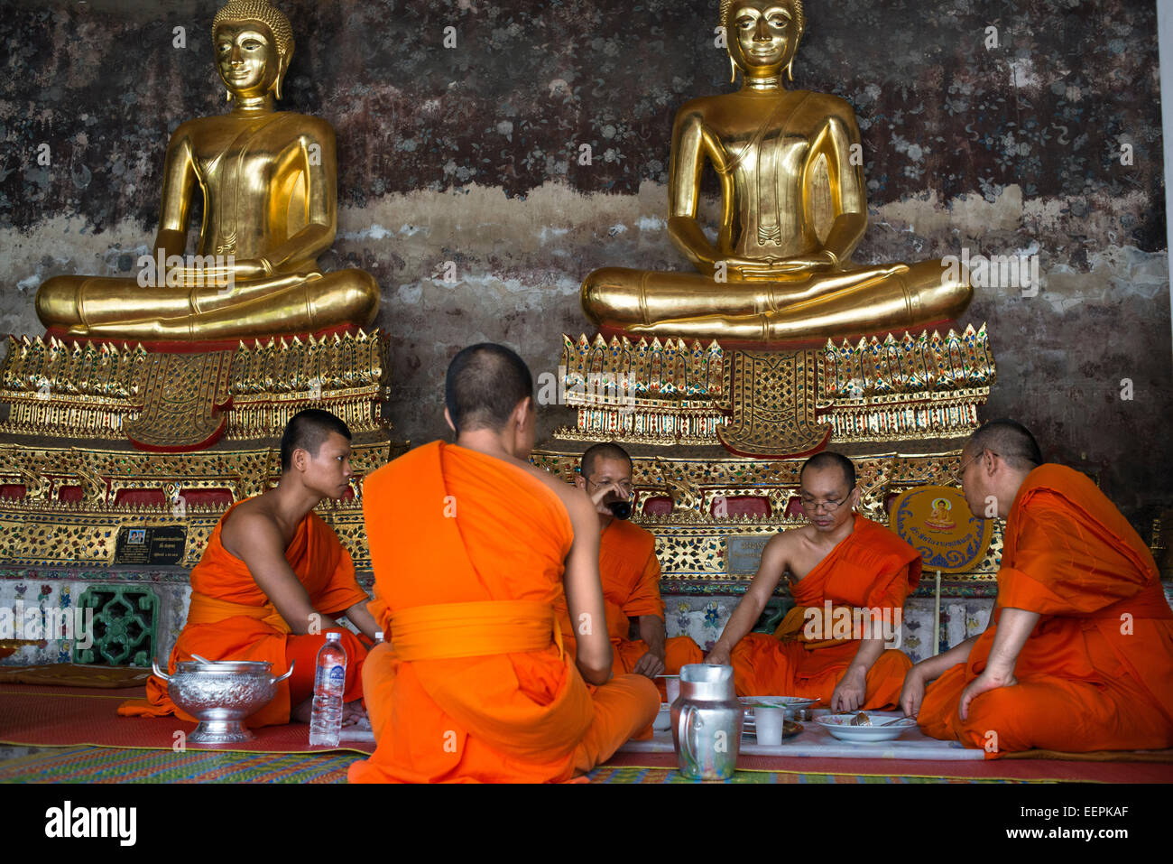 Monks praying in Wat Suthat Thepwararam Temple. Bangkok. Monks at Wat ...