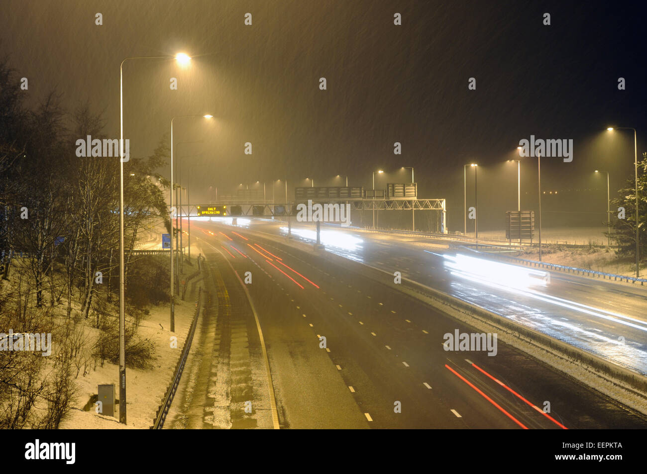 Driving in snow uk motorway hi-res stock photography and images - Alamy