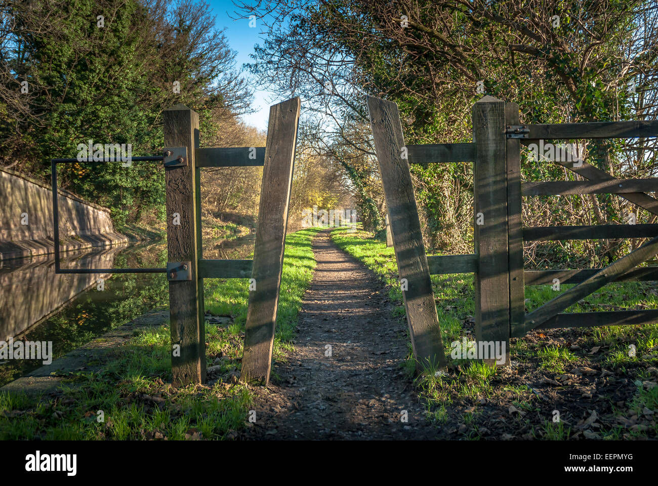 Wooden fence along park hi-res stock photography and images - Alamy