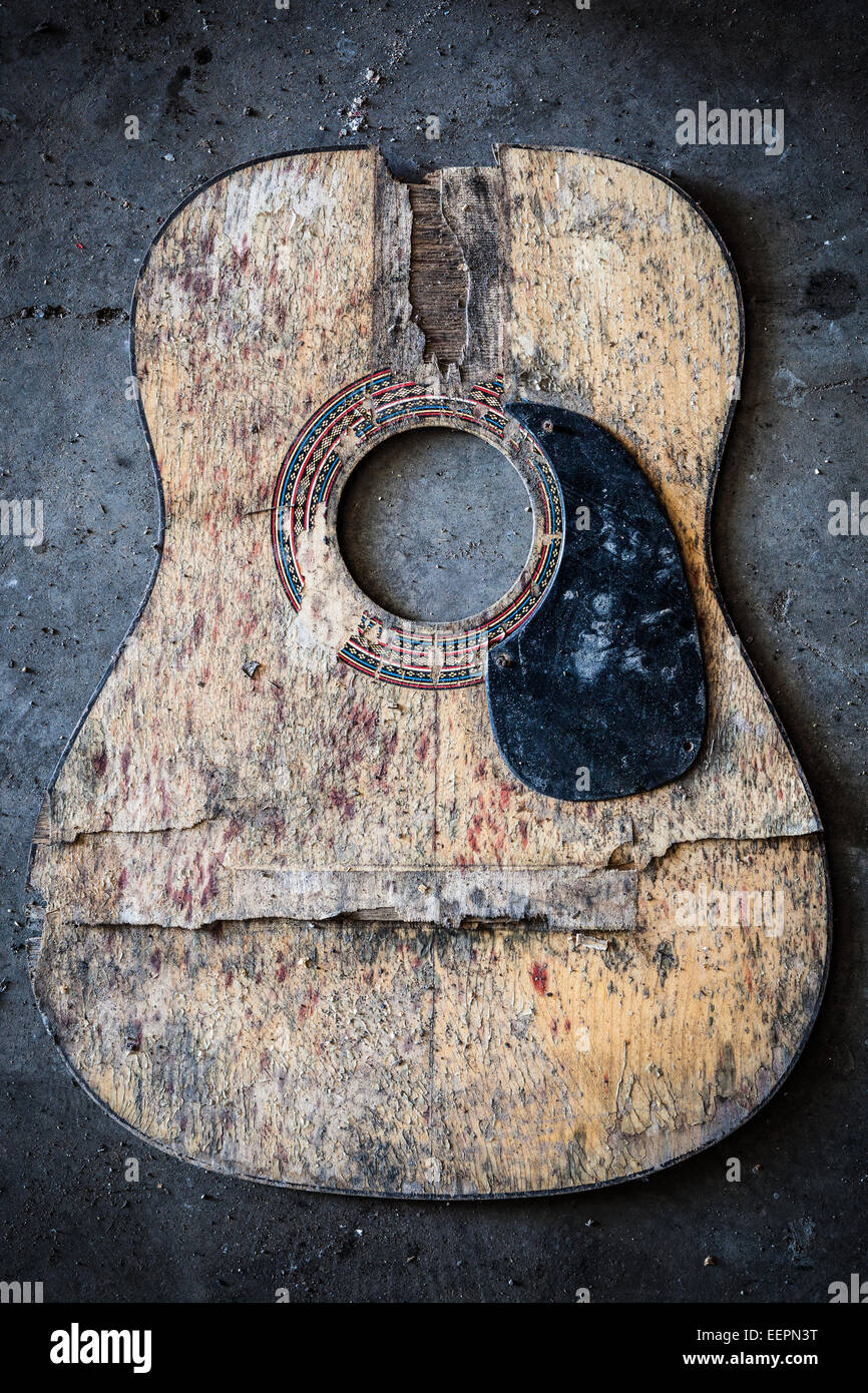 Broken acoustic guitar Stock Photo - Alamy
