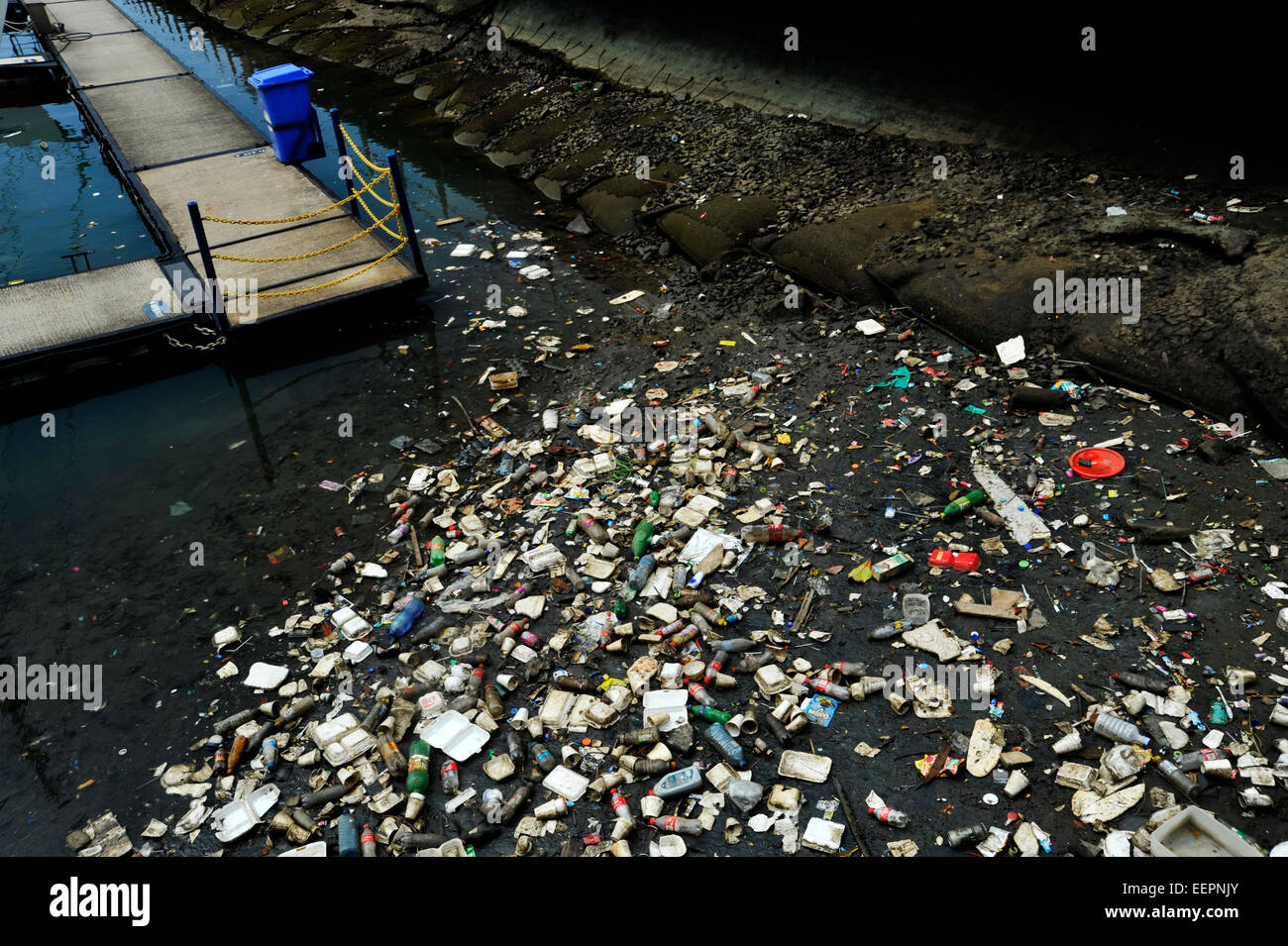 Dockside plastic pollution in harbour, accumulated food and beverage ...