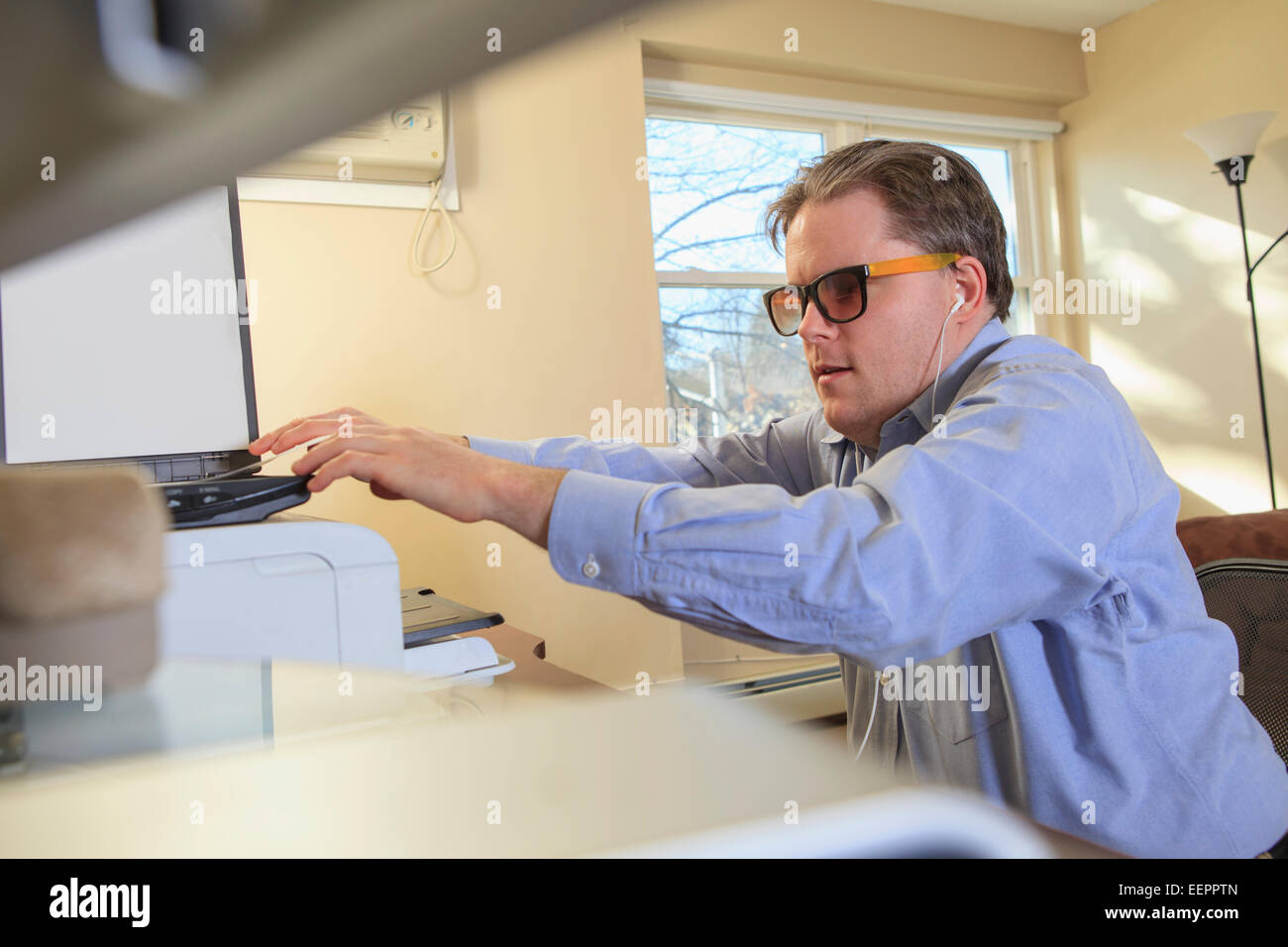 Scanning paperwork hi-res stock photography and images - Alamy