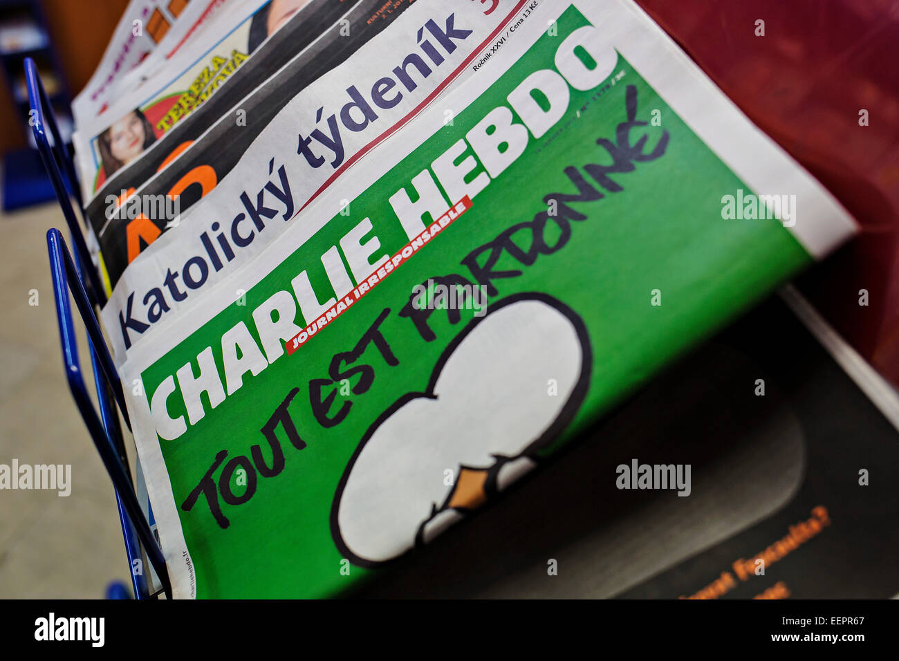 Newspaper stand, Charlie Hebdo, magazine Stock Photo - Alamy