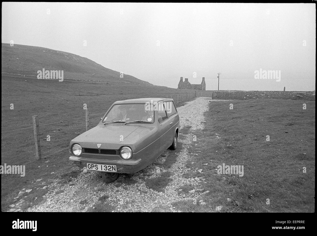 Old couple in Reliant Robin three wheeler, Shetland Stock Photo - Alamy