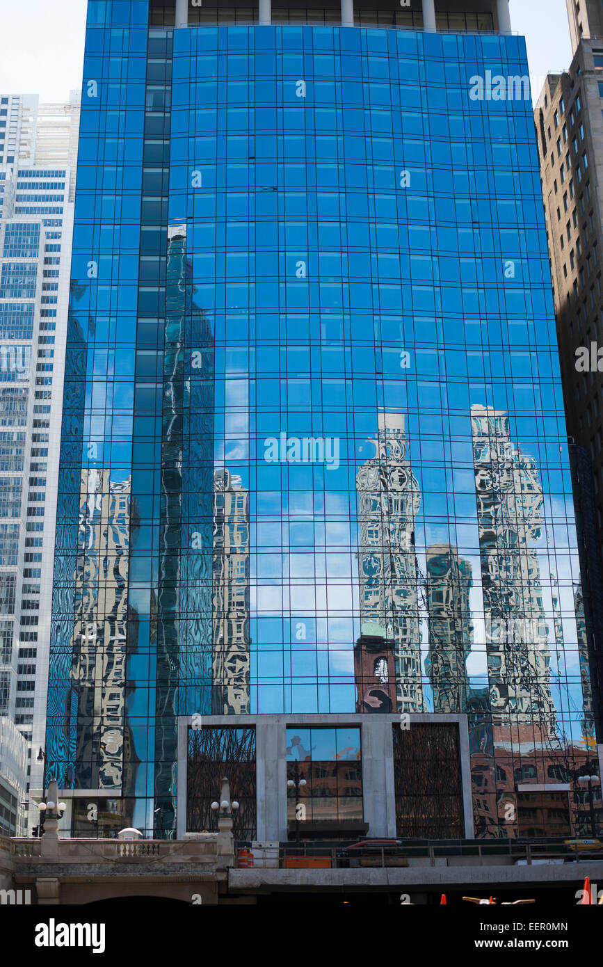 Chicago , classic and modern buildings, reflections Stock Photo - Alamy