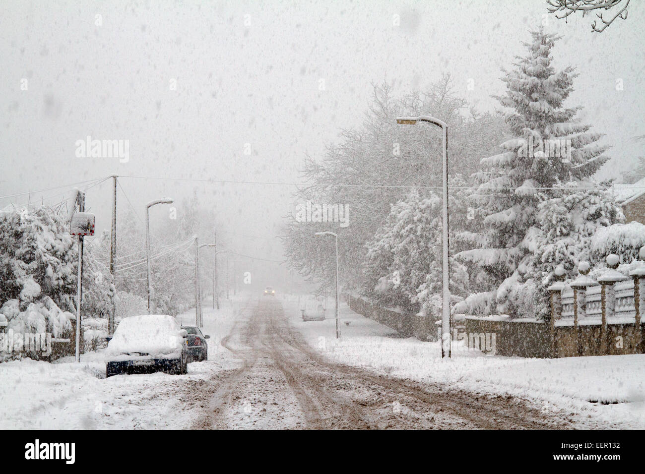Sheffield, UK. 21st Jan, 2015. Heavy snow continues to fall in ...