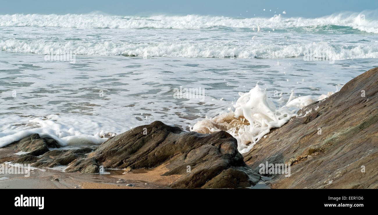 Splash of sea onto rocks Stock Photo - Alamy