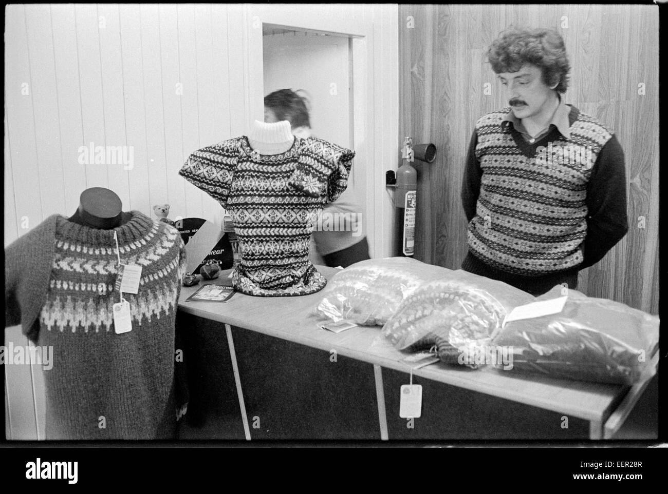 Factory workers uk black and white hi-res stock photography and images ...