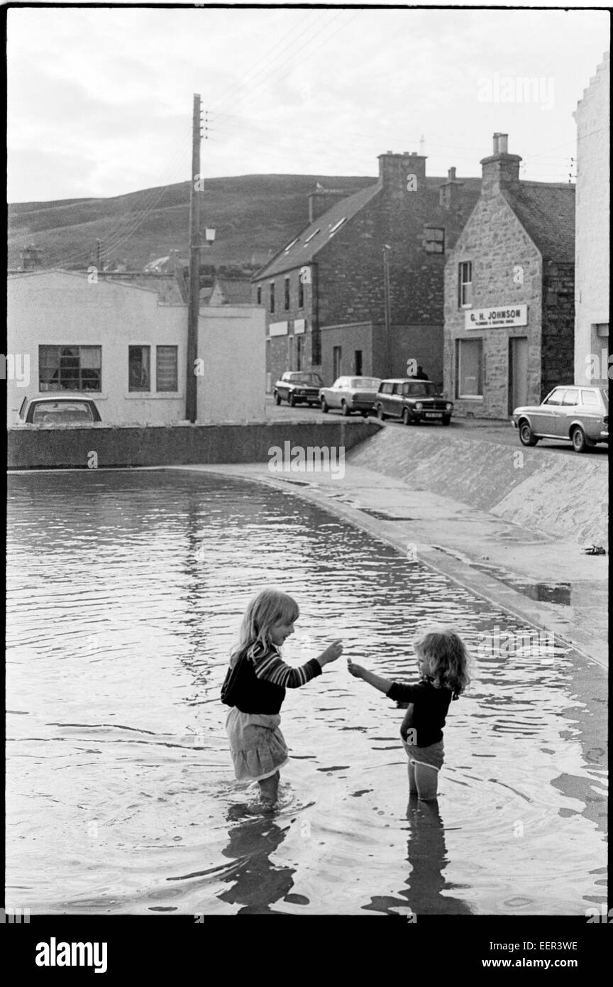 Summer afternoon, Scalloway paddling pool Stock Photo - Alamy