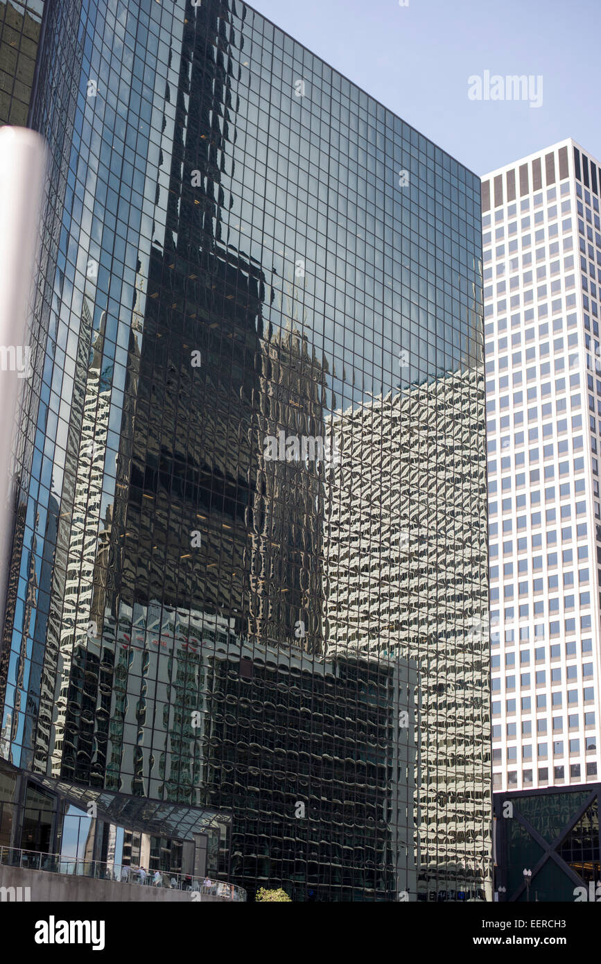 Chicago , classic and modern buildings, reflections Stock Photo - Alamy