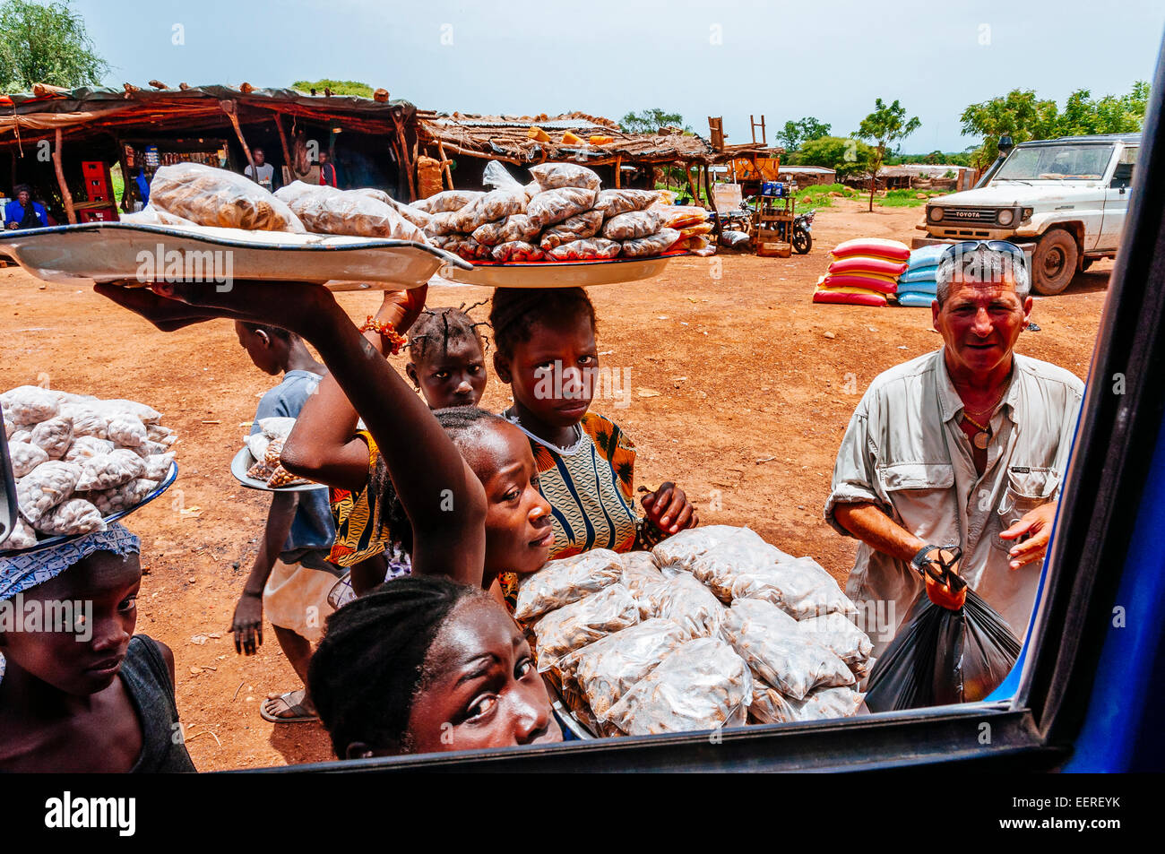 Girl selling peanuts hi-res stock photography and images - Alamy