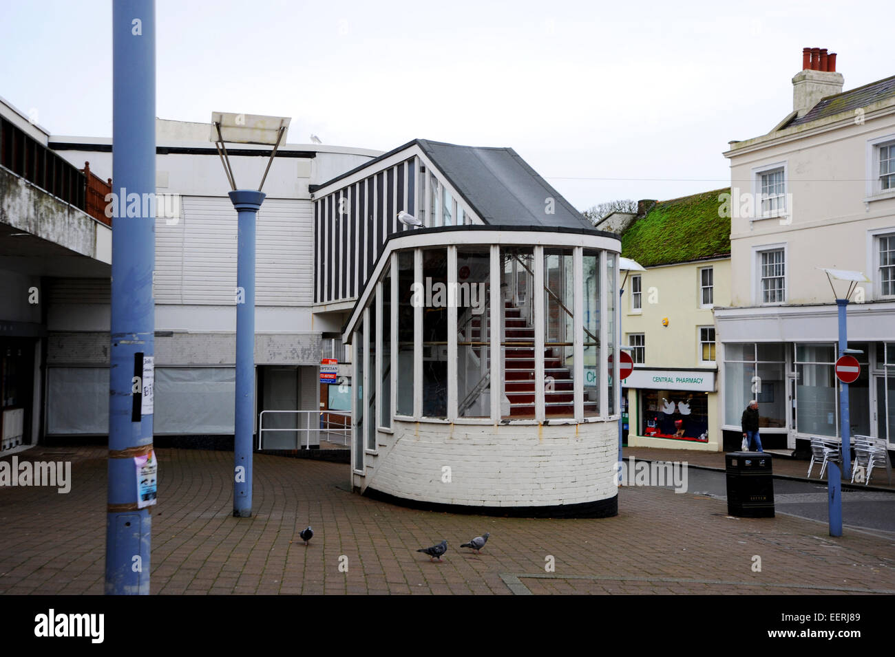 High street run down hi-res stock photography and images - Alamy