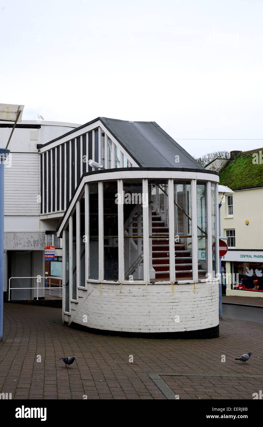 Newhaven East Sussex UK 16th January 2015 - The run down High Street ...