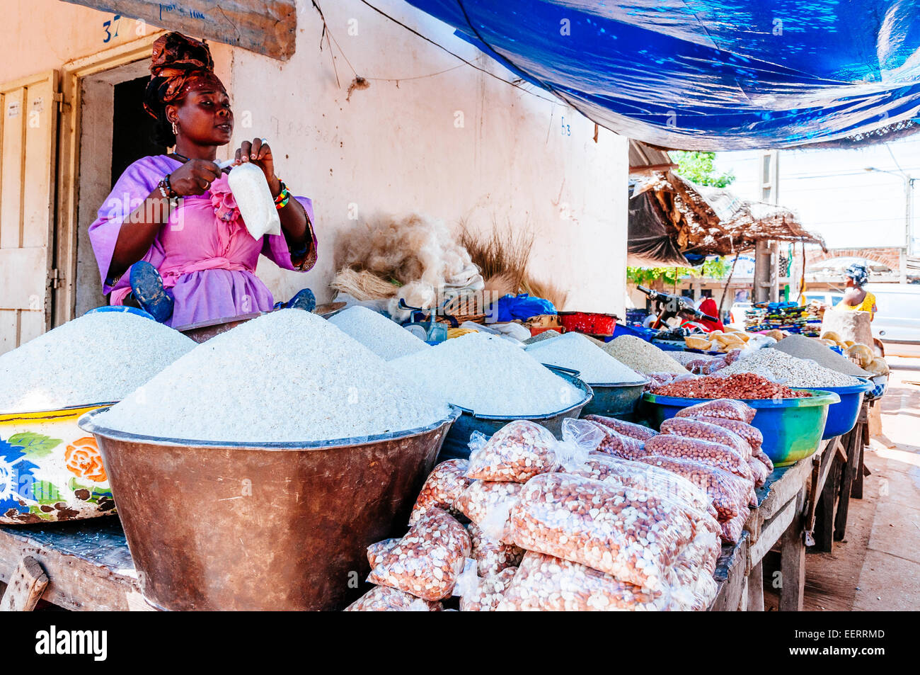 Segou mali traditional market people hi-res stock photography and ...