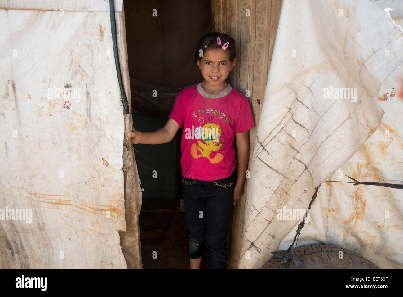 Pretty refugee girl hi-res stock photography and images - Alamy
