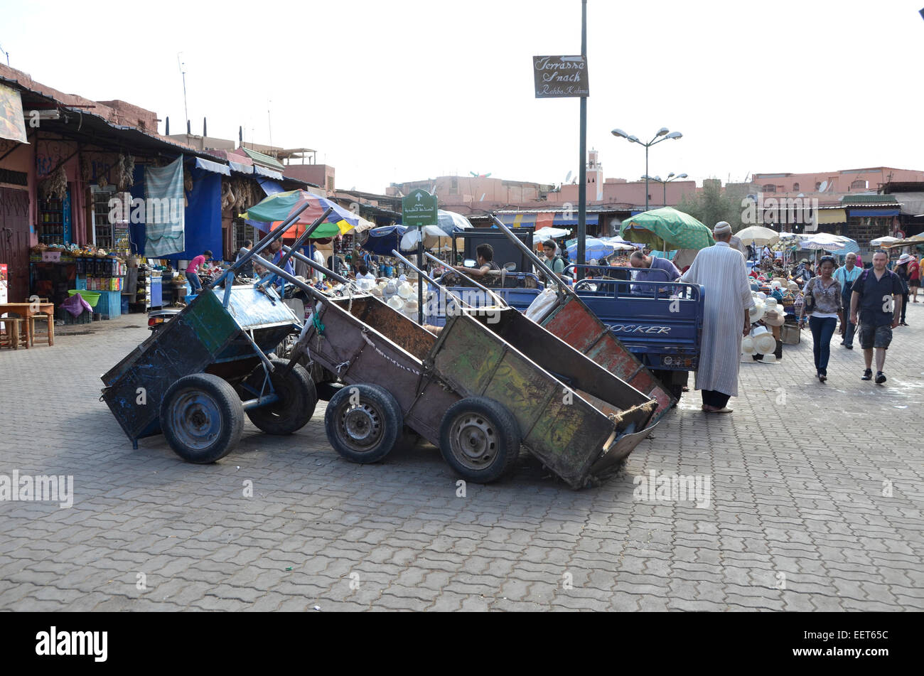 Row of trolley carts hi-res stock photography and images - Alamy