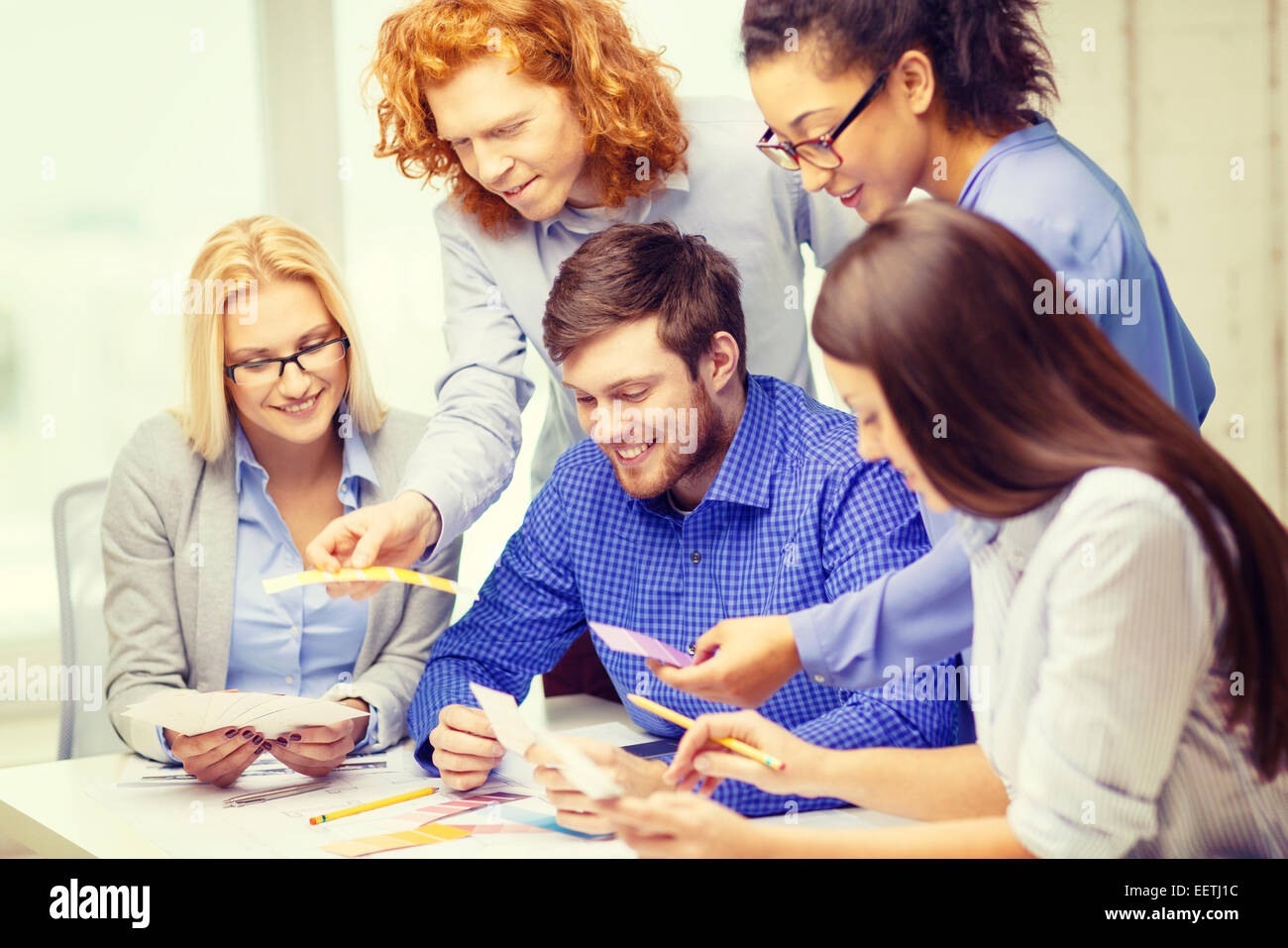 Team building afro hi-res stock photography and images - Alamy